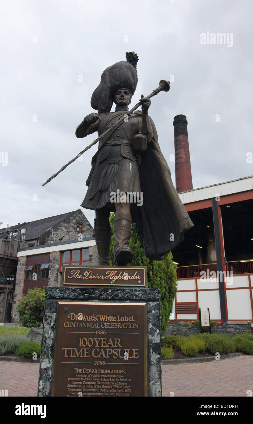 The Dewar Highlander statue at Dewars World of Whiskey Aberfeldy ...