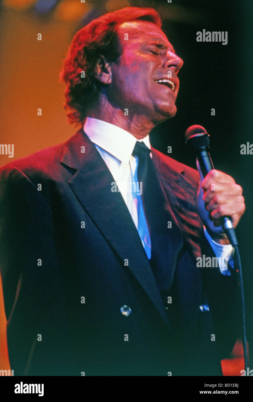 Julio iglesias hi-res stock photography and images - Alamy