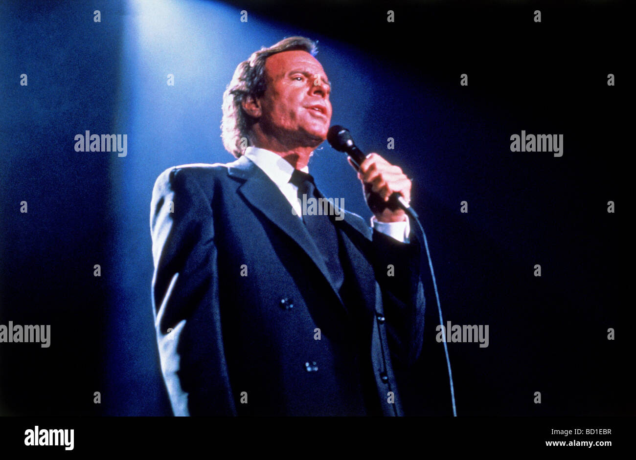 Spanish singer julio iglesias hi-res stock photography and images - Alamy
