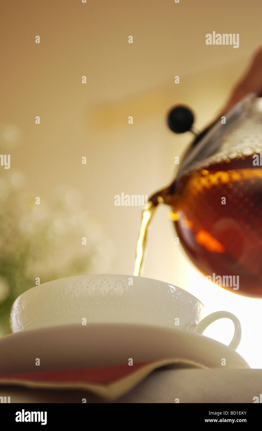 Pouring tea into cup Stock Photo - Alamy