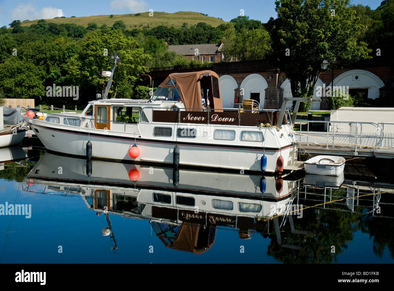 Yachts & boats Forth & Clyde Canal Bowling basin Bowling West ...