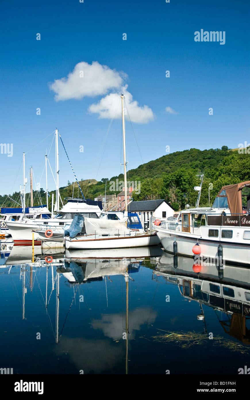 Yachts & boats Forth & Clyde Canal Bowling basin Bowling West ...