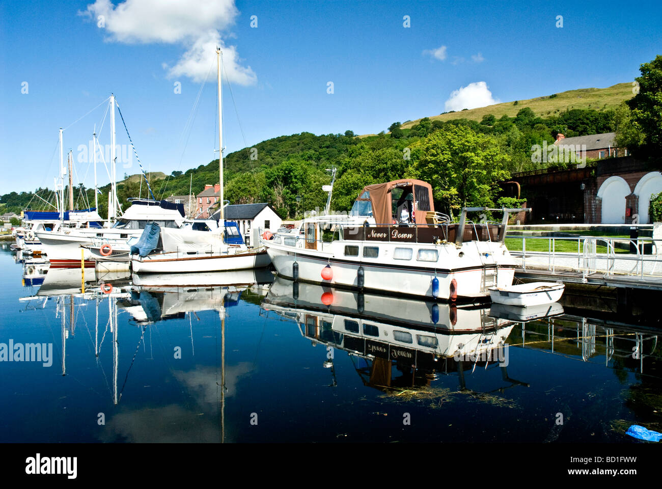 Yachts & boats Forth & Clyde Canal Bowling basin Bowling West ...