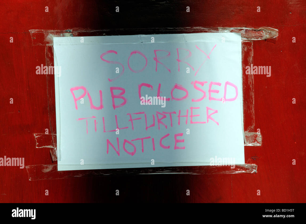 Pub closed down with notice on the front door in Alresford Hampshire ...