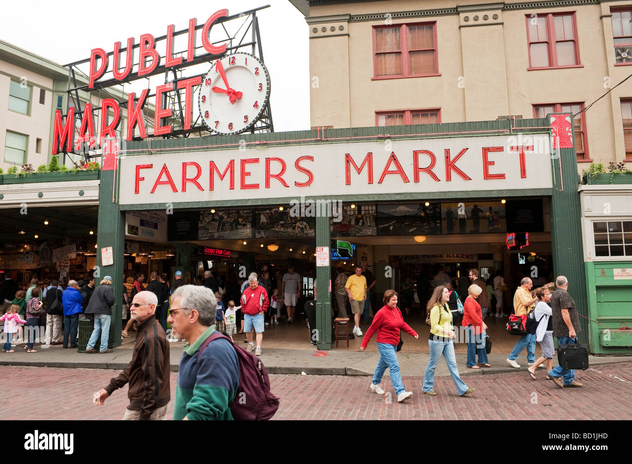 Pike place market public market hi-res stock photography and images - Alamy
