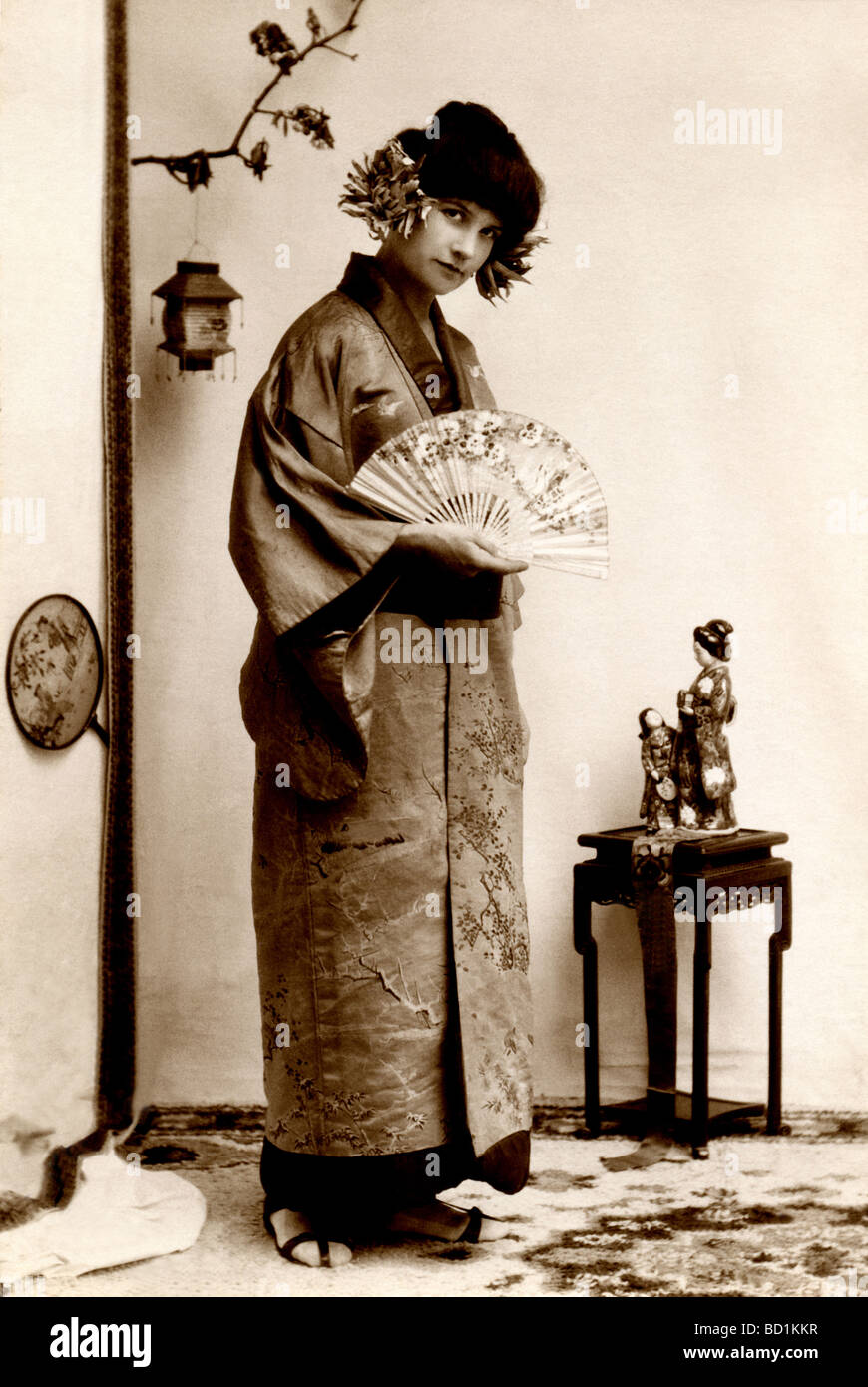 Old japanese woman hi-res stock photography and images - Alamy