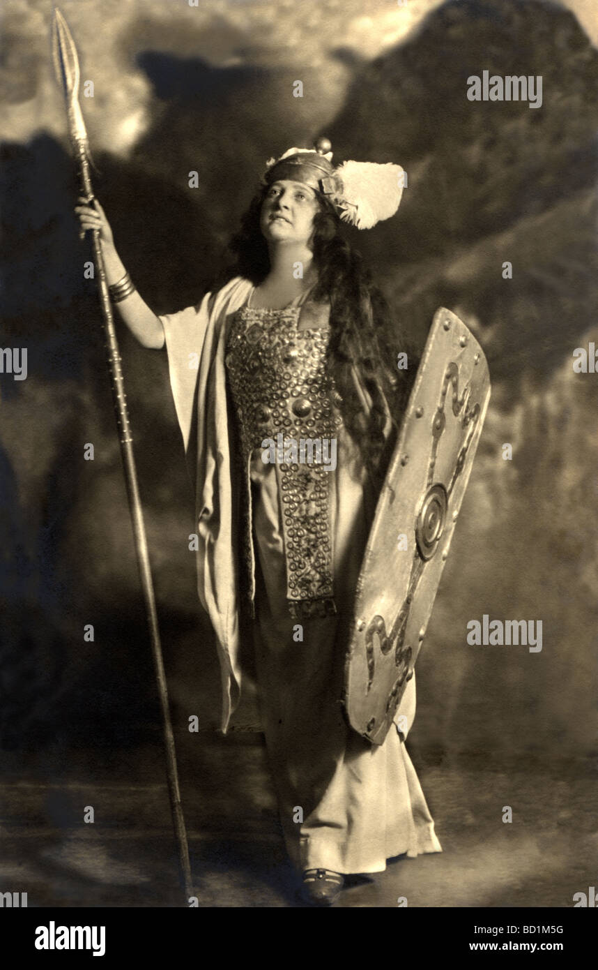 Opera singer female performing hi-res stock photography and images - Alamy