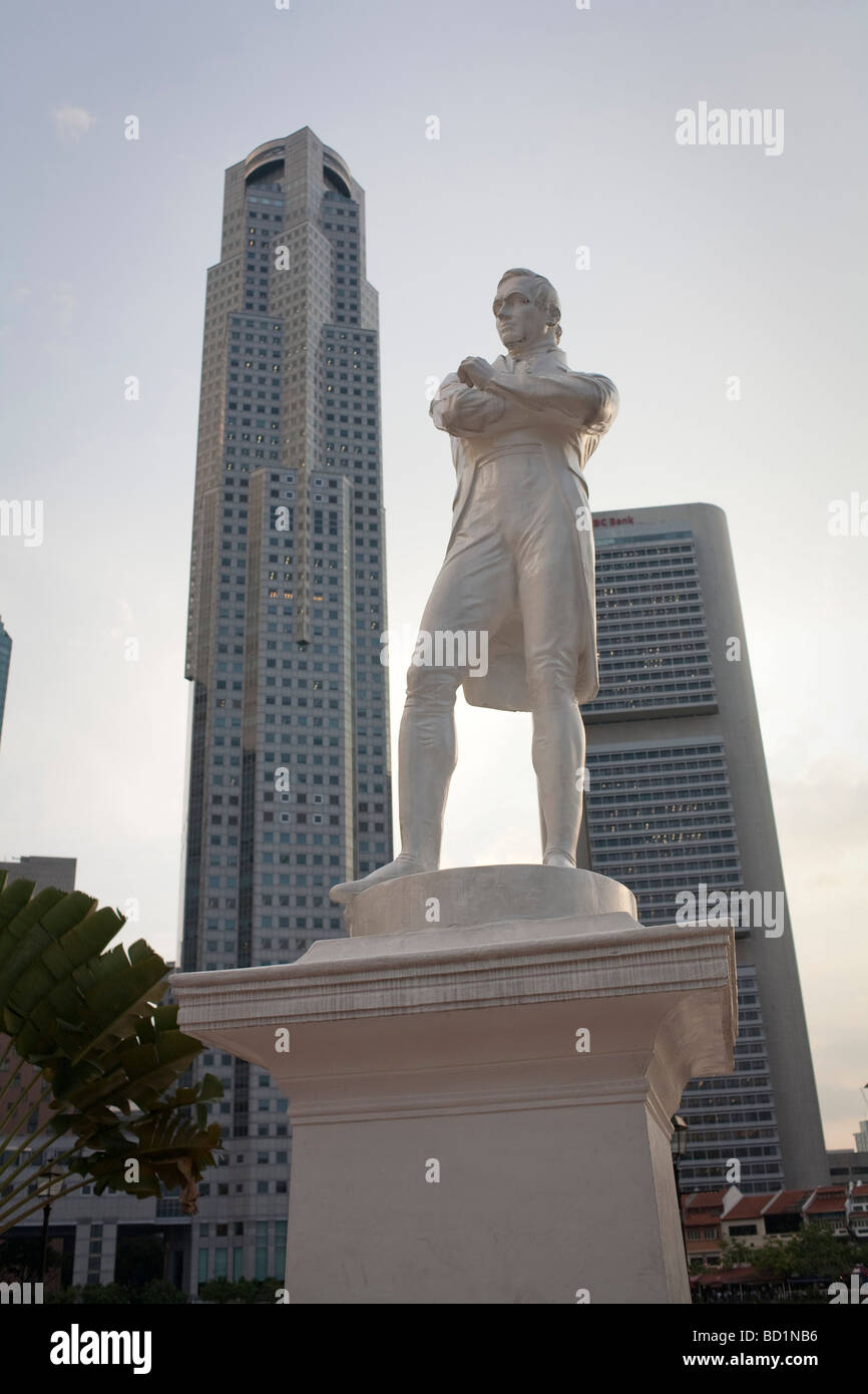 Raffles statue sir stamford raffles hi-res stock photography and images - Alamy
