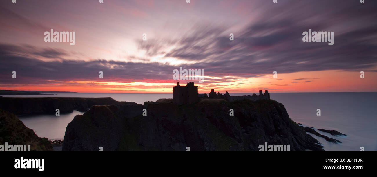 Dunnottar castle at sunrise hi-res stock photography and images - Alamy
