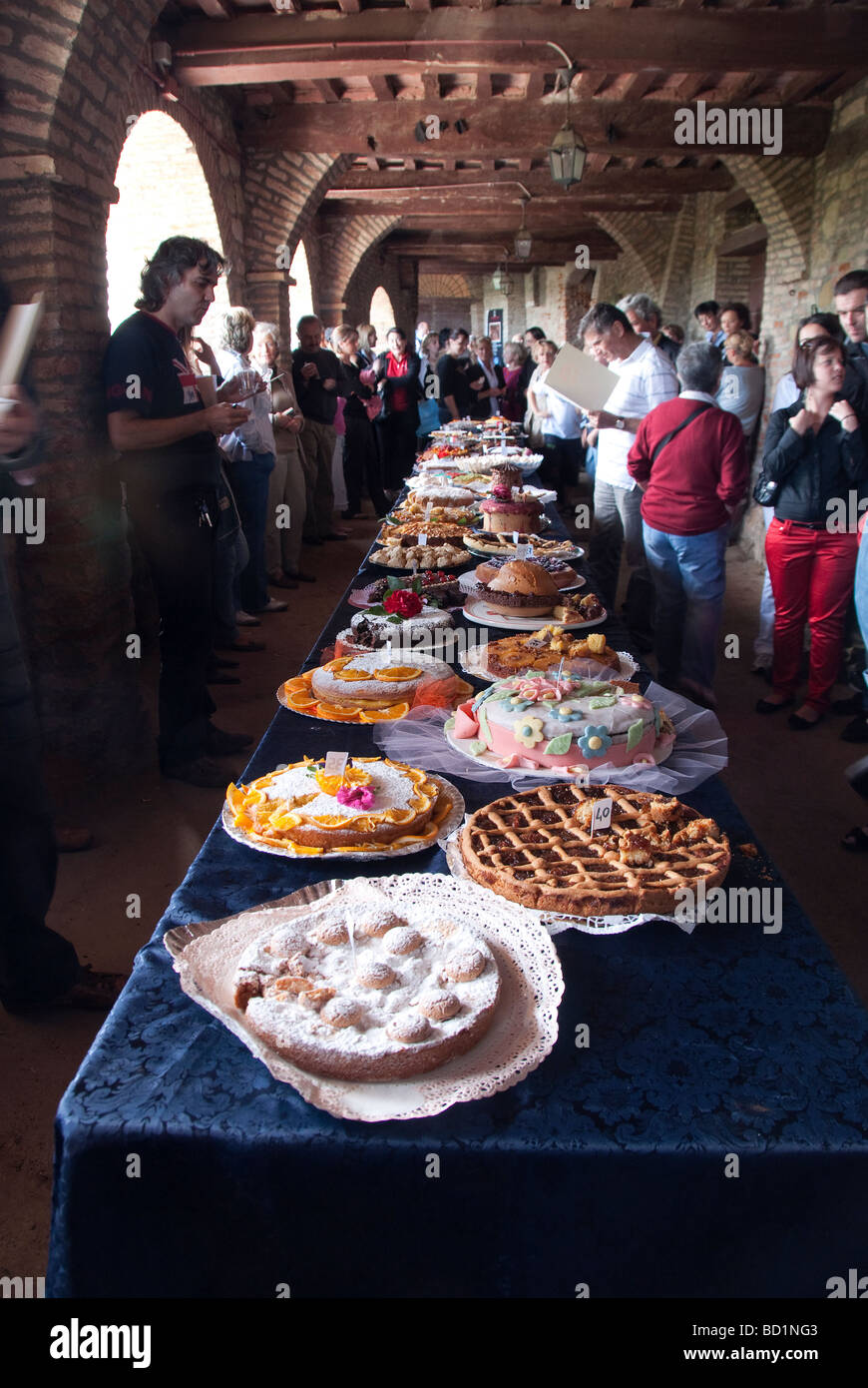 Cake competition hi-res stock photography and images - Alamy