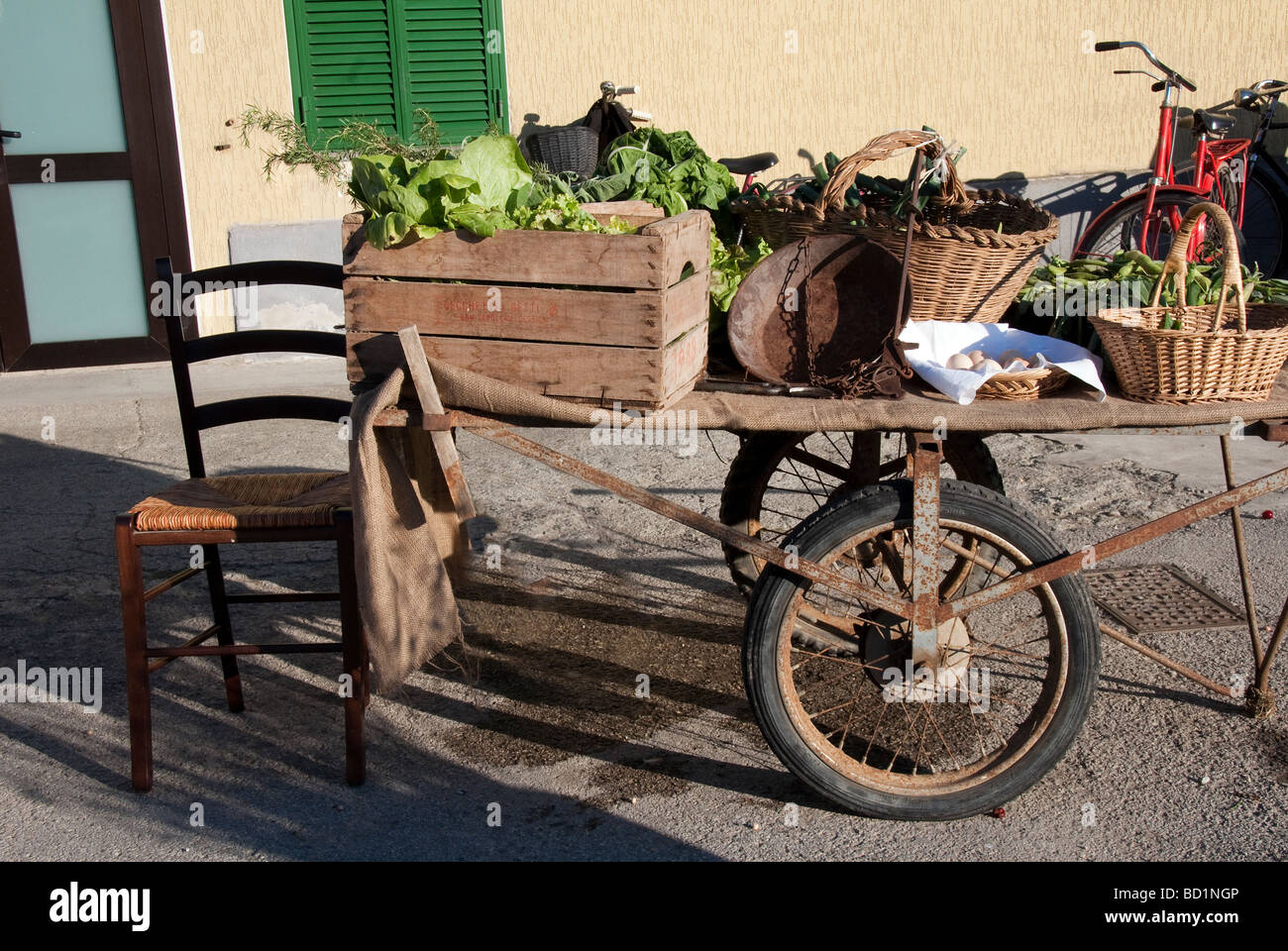 Old hand cart hi-res stock photography and images - Alamy