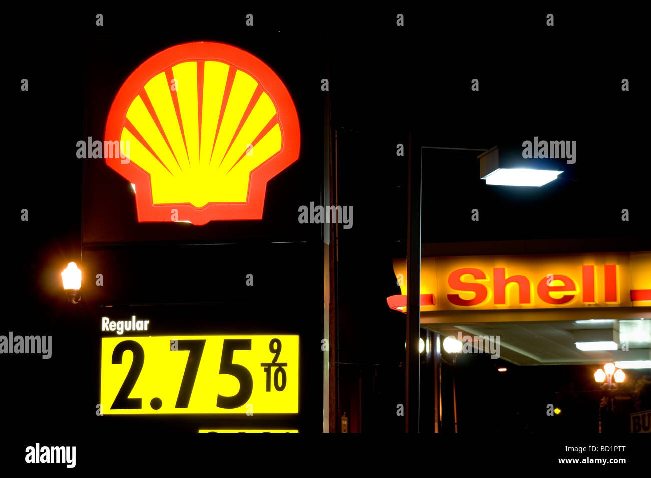 Shell Gasoline Filling Station Tacoma Washington Stock Photo - Alamy