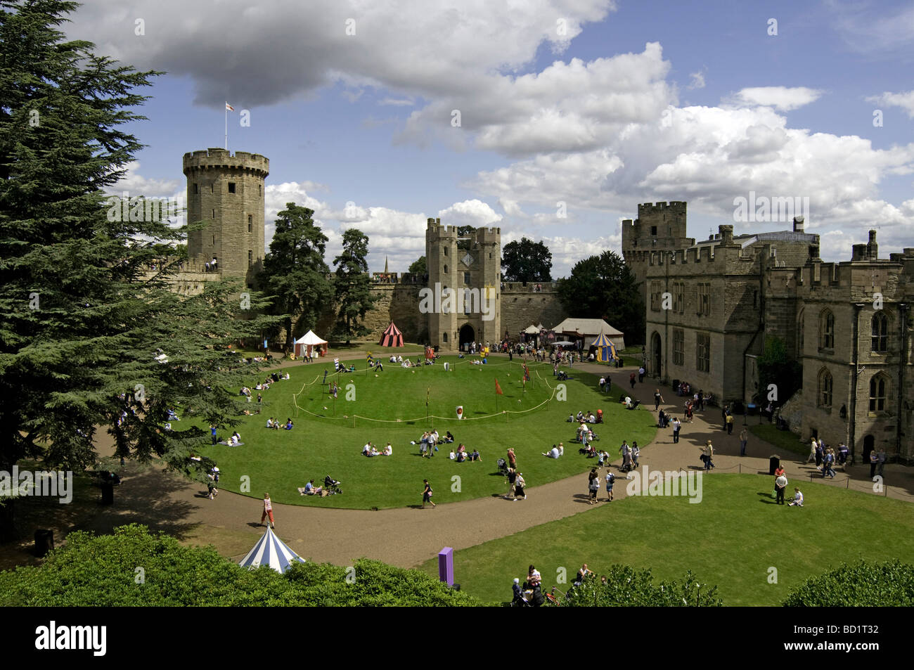 View of Courtyard, Gatehouse and Guy's Tower at Medieval Warwick Castle ...