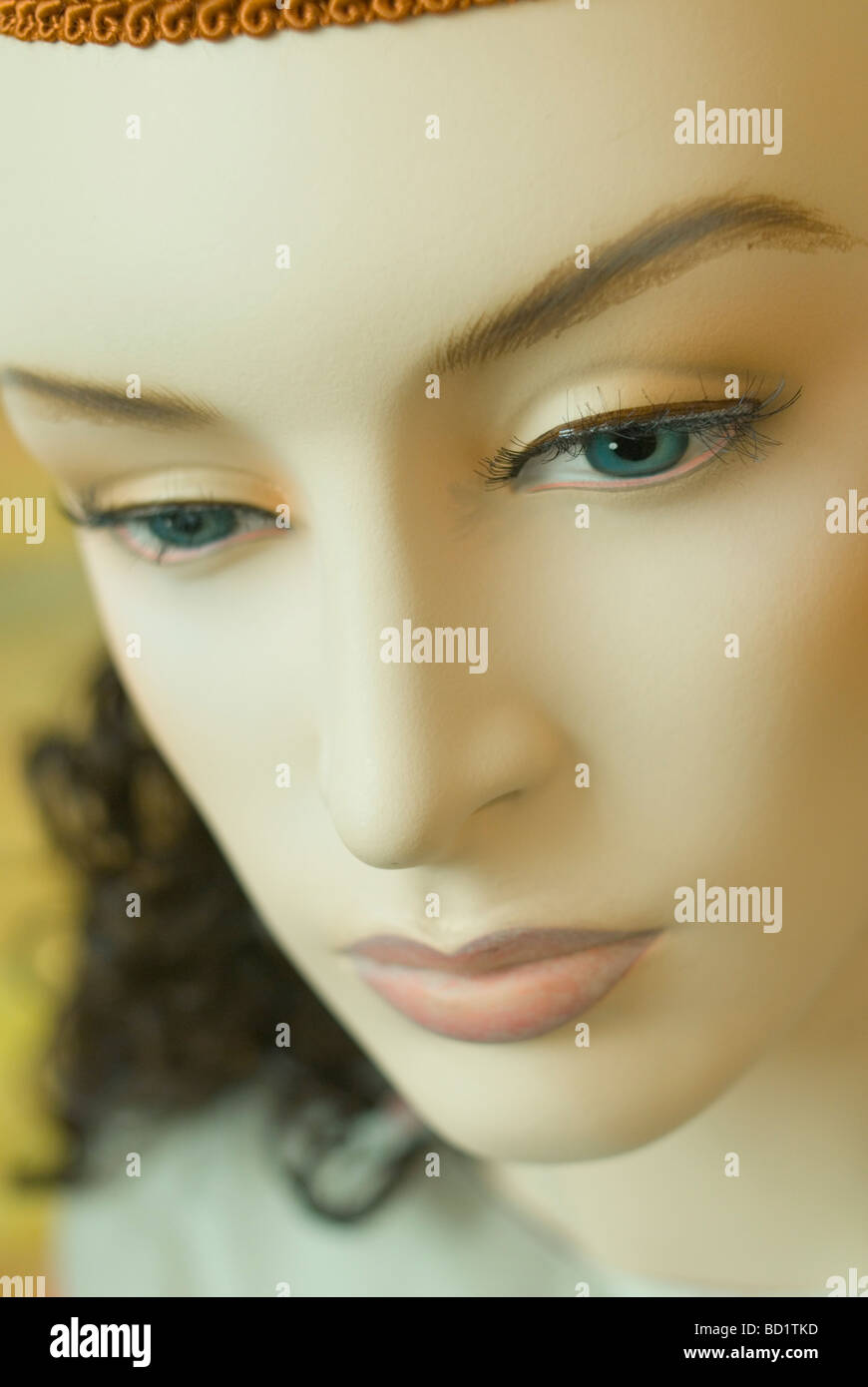 An old shop dummy Stock Photo - Alamy