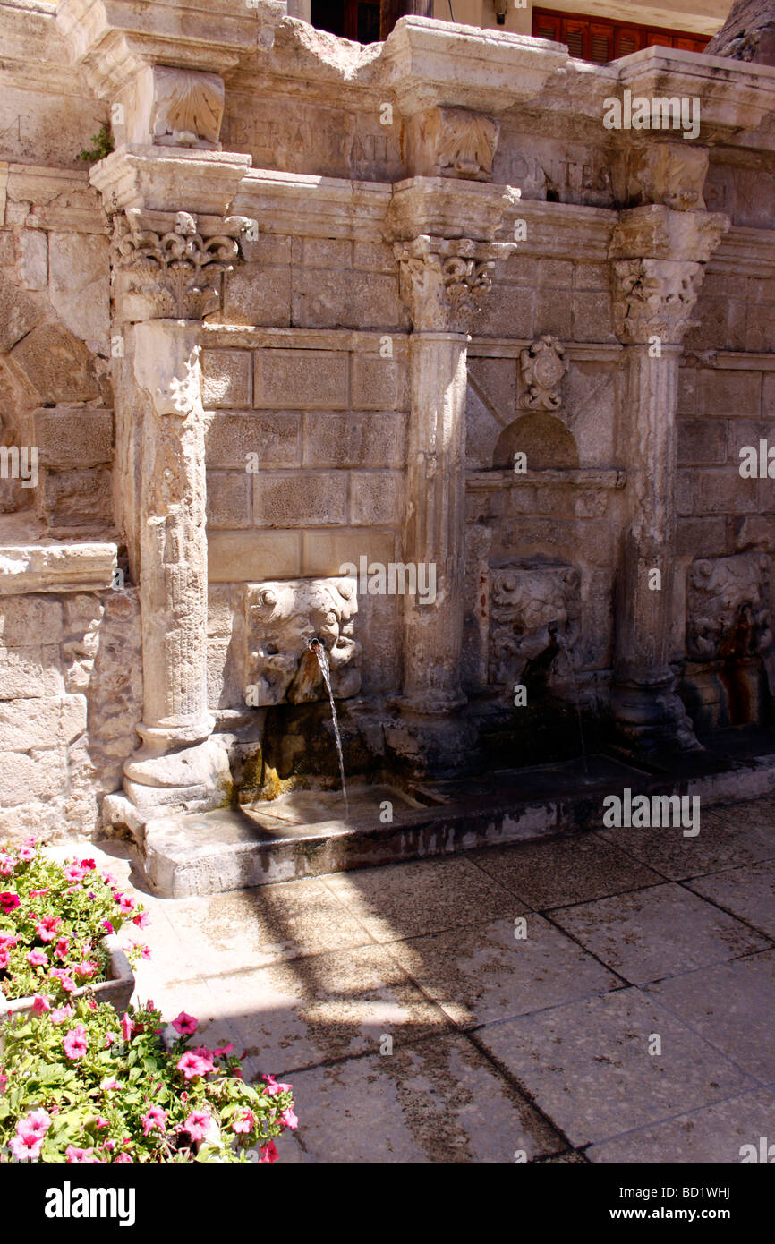 Fountain rimondi High Resolution Stock Photography and Images - Alamy