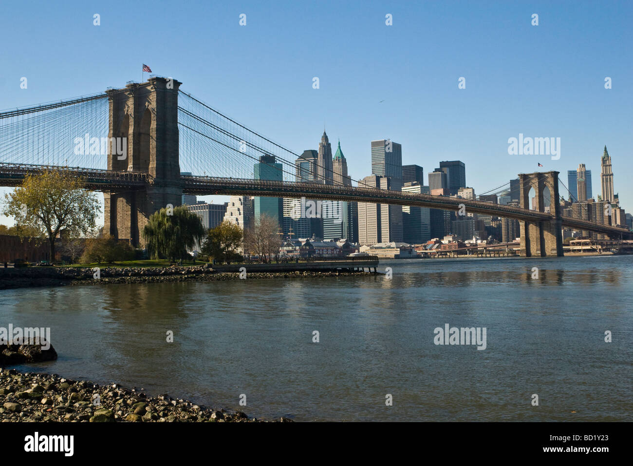 Brooklyn Bridge, New York City, against the Lower Manhattan skyline in ...