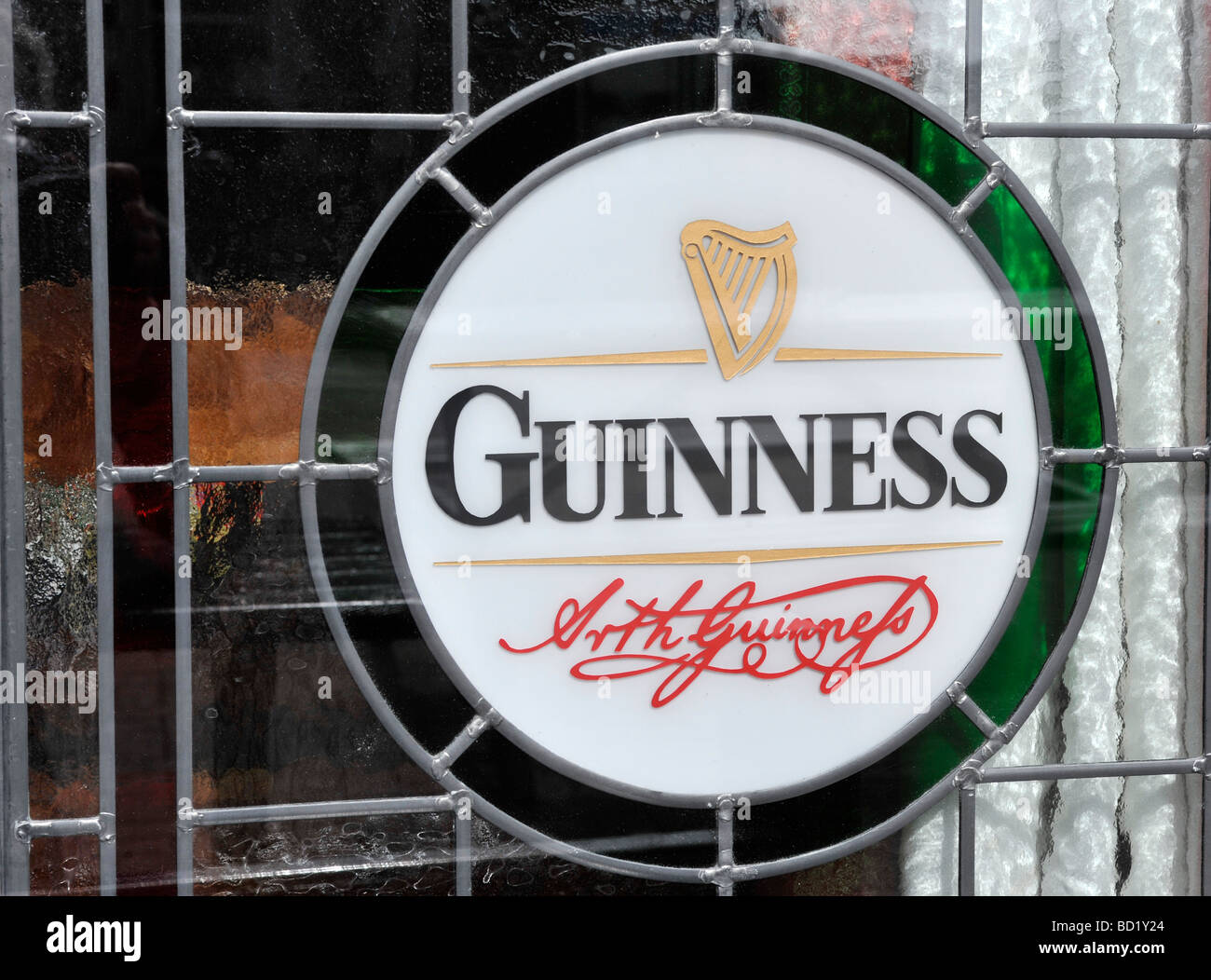 Pub glass window hi-res stock photography and images - Alamy