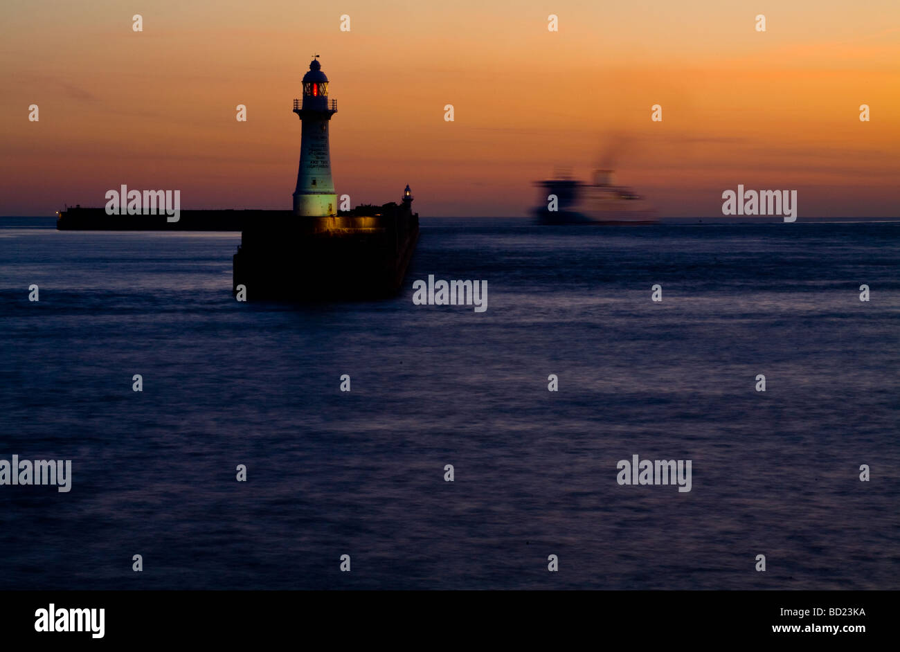 Dover admiralty pier hi-res stock photography and images - Alamy
