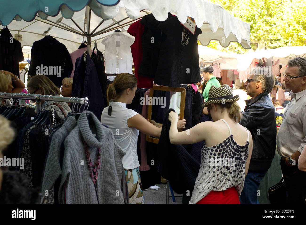Clothes market stall hi-res stock photography and images - Alamy