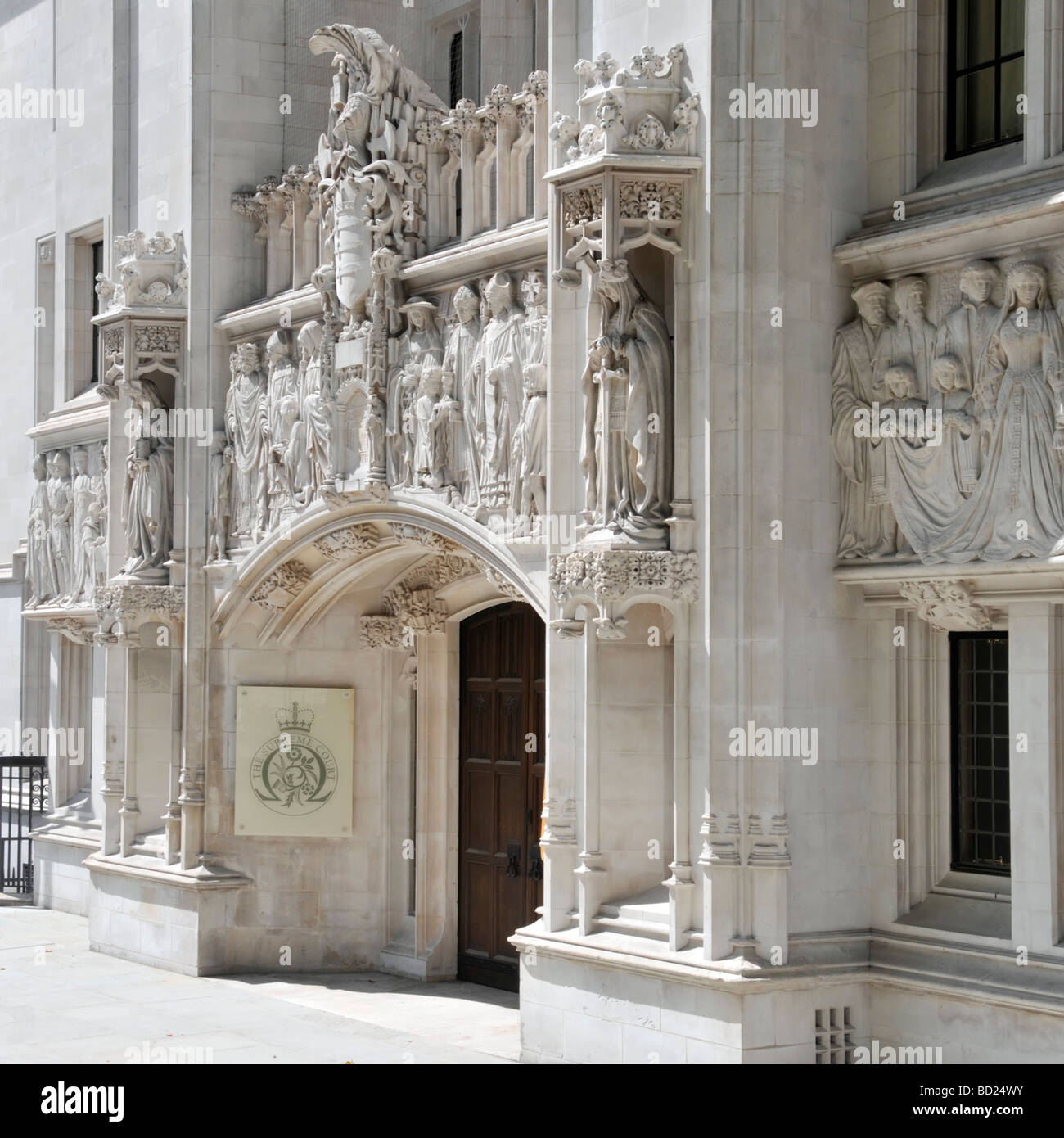 Ornate historical building facade hi-res stock photography and images ...