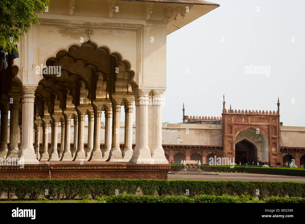 The corner of the Diwan I Am (Hall of Public Audience) in foreground ...