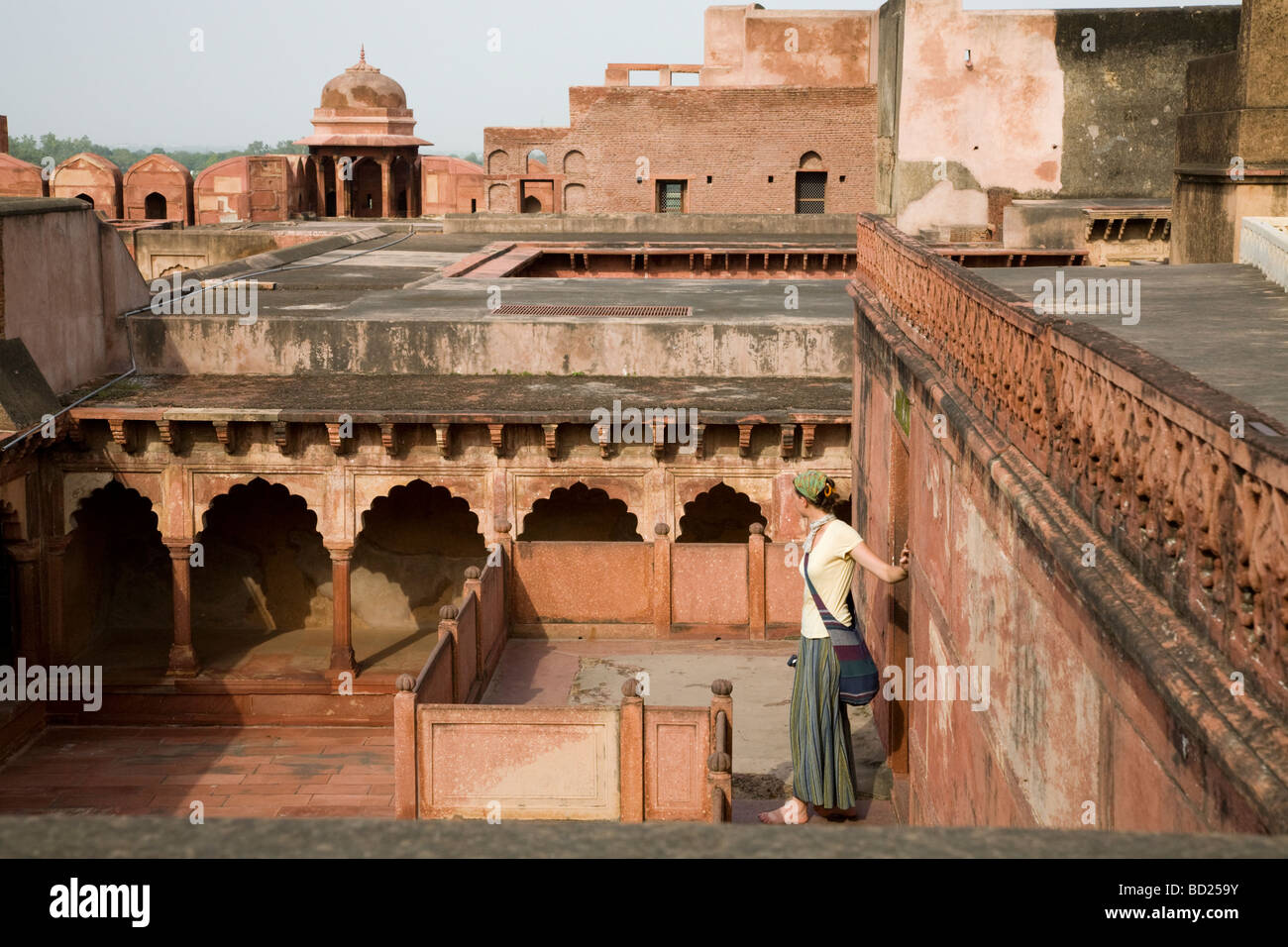 India woman columns arches hi-res stock photography and images - Alamy