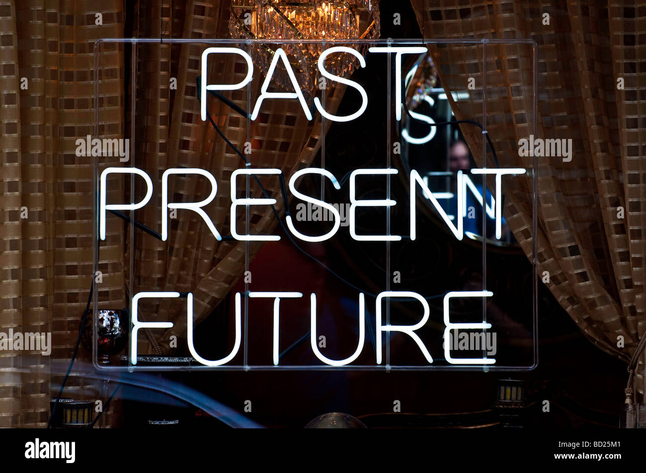 Psychic sign hi-res stock photography and images - Alamy