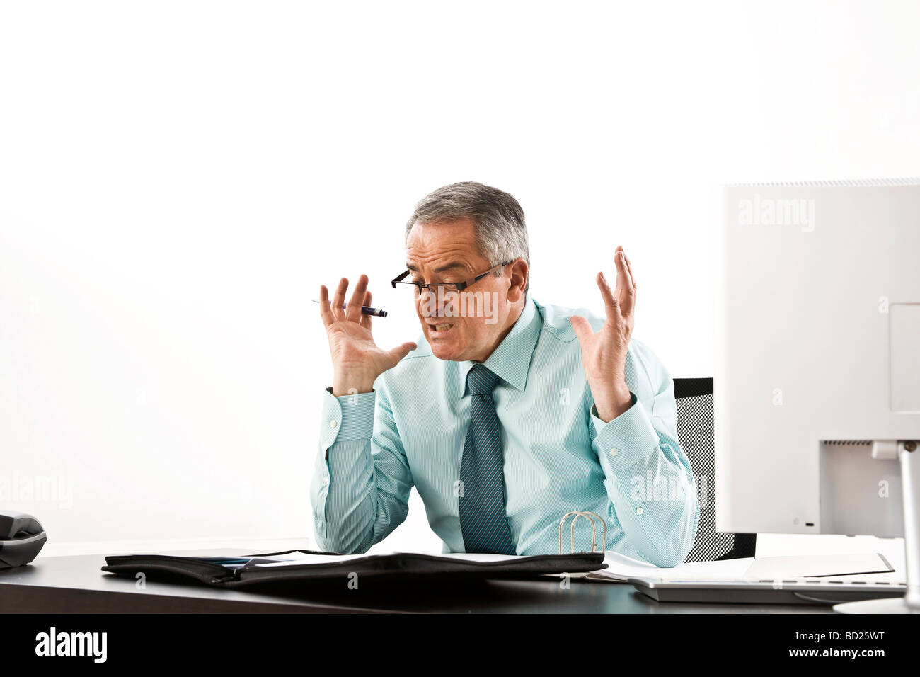 Angry old man and computer office hi-res stock photography and images ...