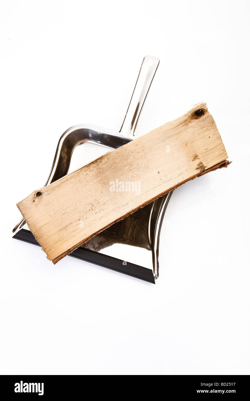 Shovel with wood log Stock Photo - Alamy