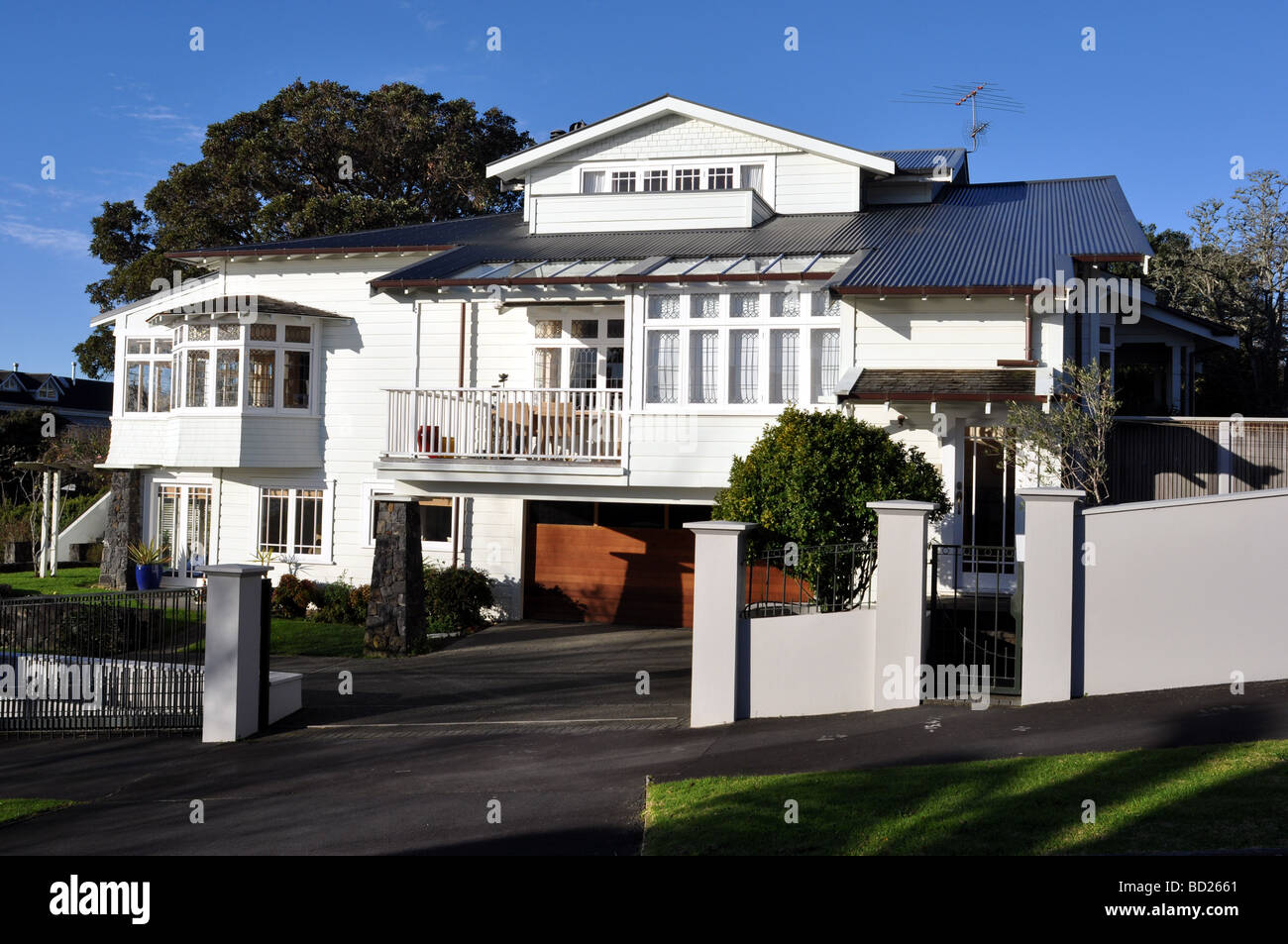 Mansions in the prestigious inner city suburb of Herne Bay, Auckland ...