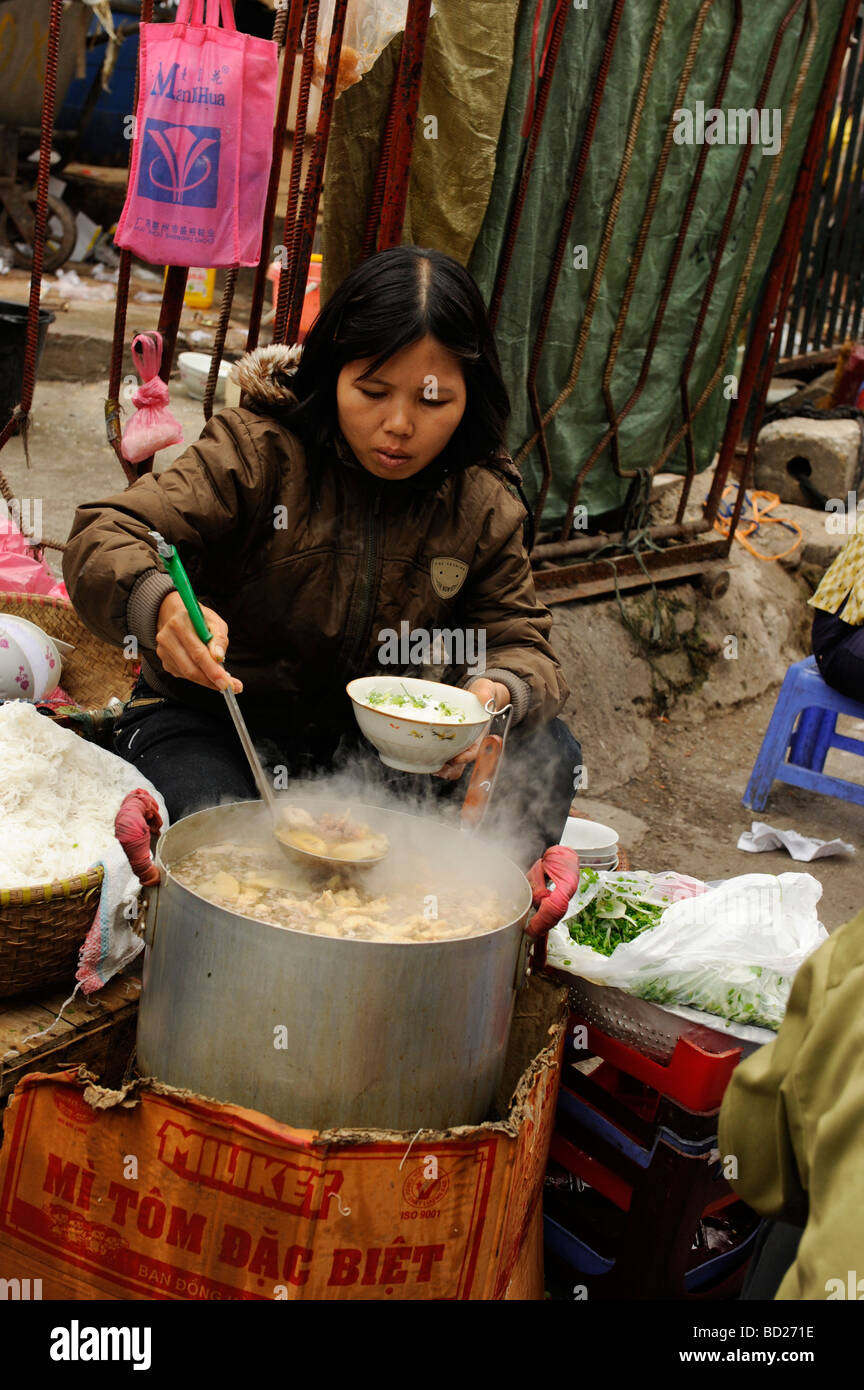 seller preparing noodle for sale in old Quarter, Hanoi, Vietnam Stock ...