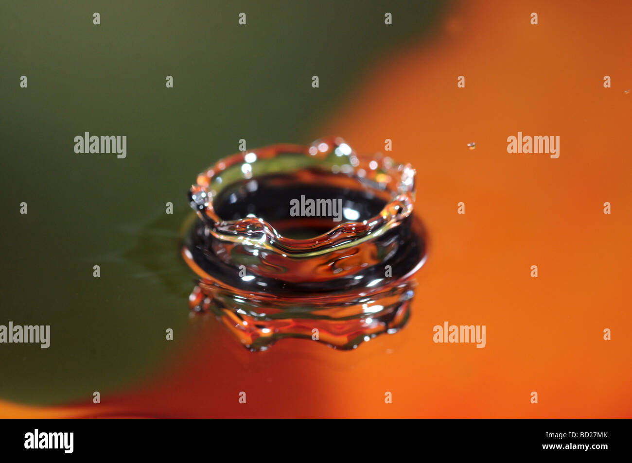 Water droplet splash coronet hi-res stock photography and images - Alamy