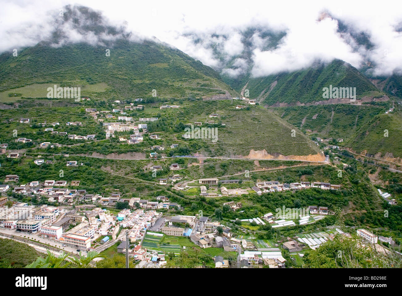 Deqin hi-res stock photography and images - Alamy