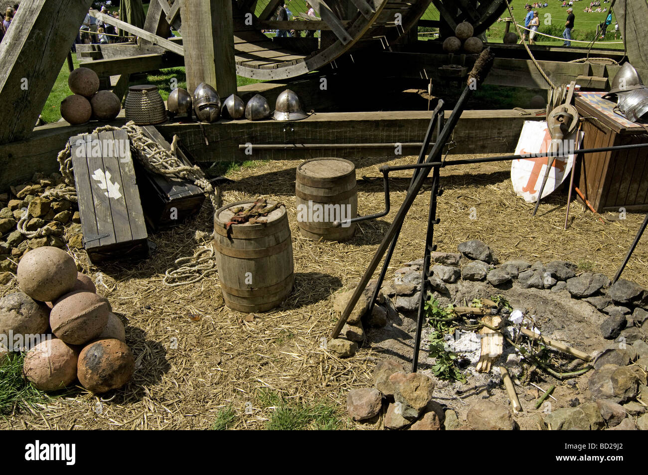 Worlds largest trebuchet warwick castle hi-res stock photography and ...