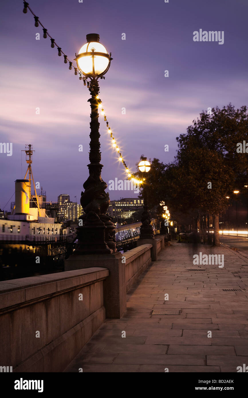 Victoria embankment at night Stock Photo - Alamy