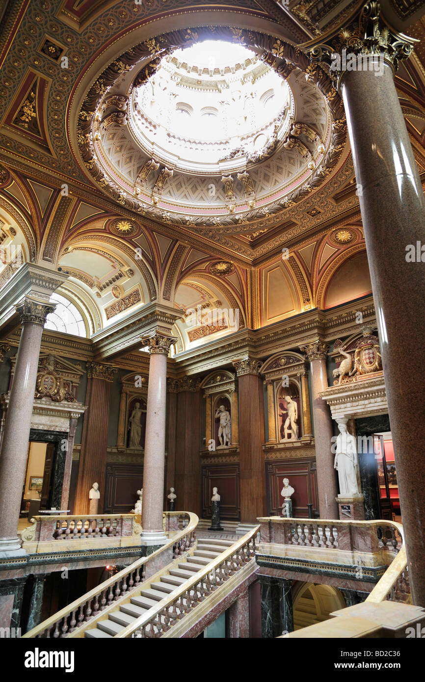 Grand entrance to the Fitzwilliam Museum 2 Stock Photo - Alamy