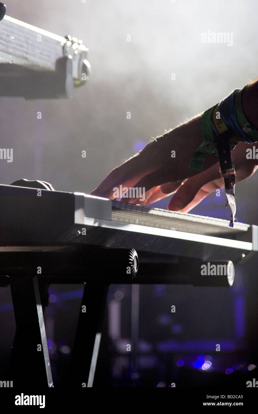 Performance singer onstage music gig hi-res stock photography and ...