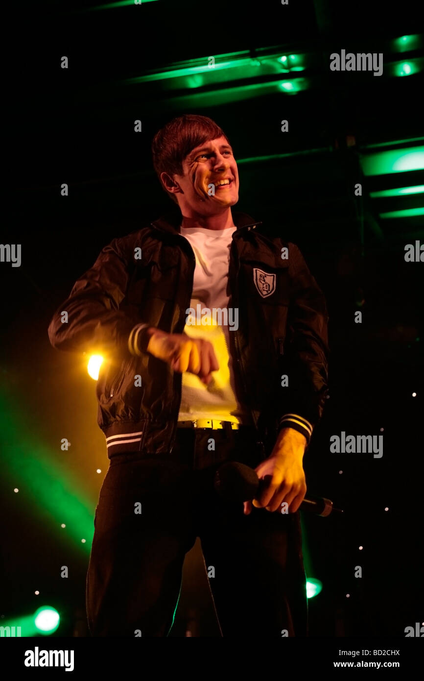 Same difference singer celebrity onstage sean smith male man hi-res ...