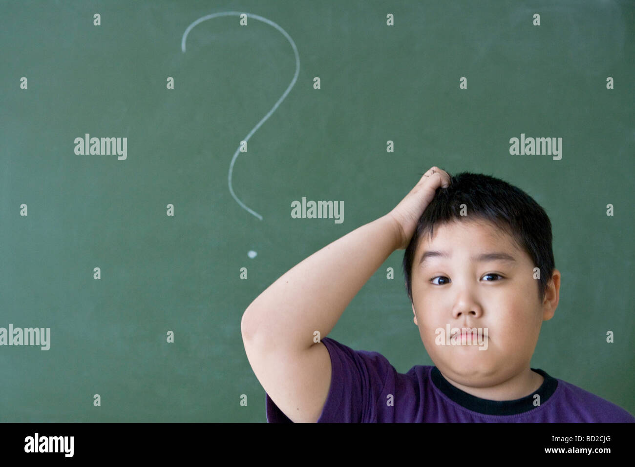 boy looking for answer at school Stock Photo - Alamy