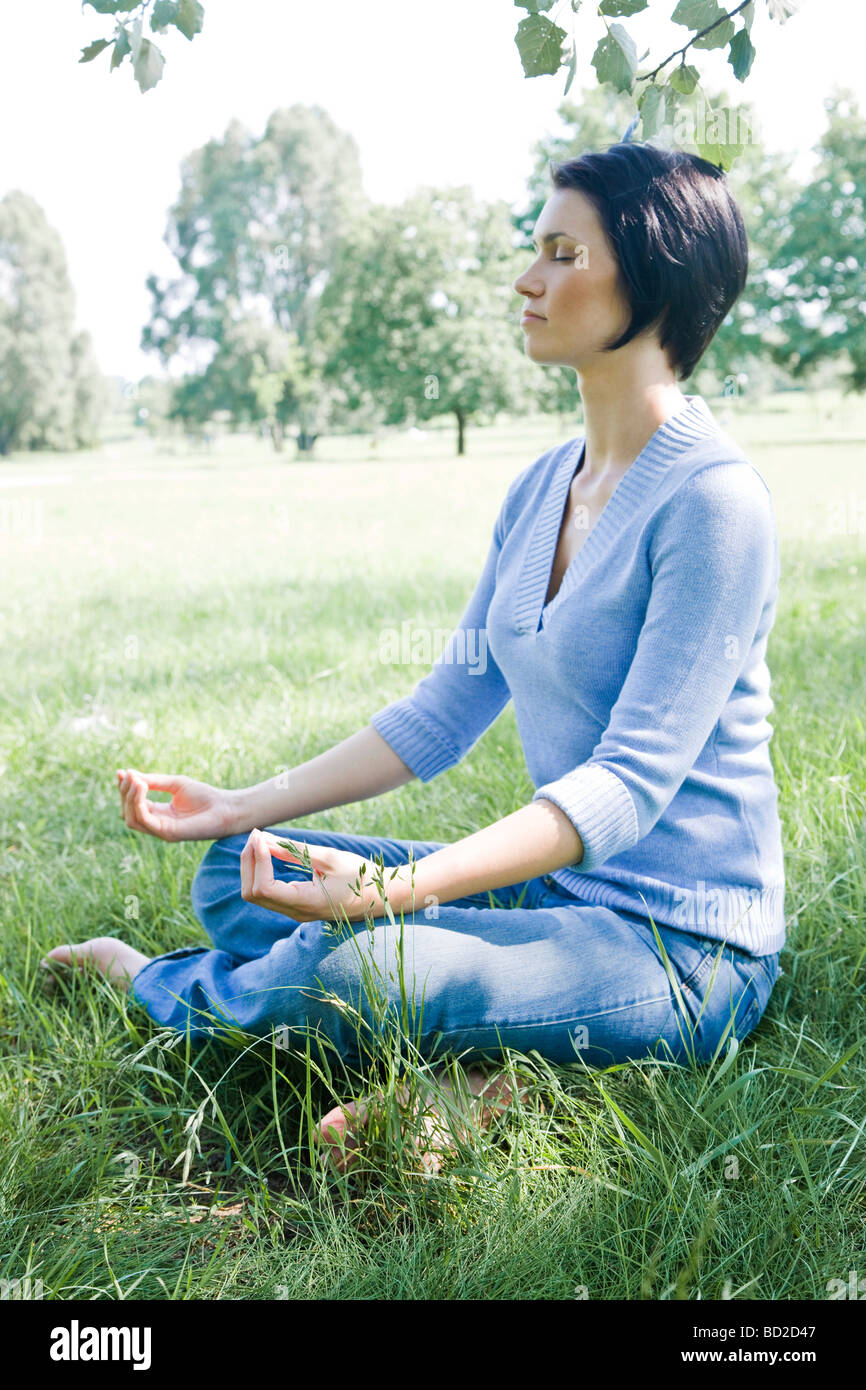 woman doing meditation in park Stock Photo - Alamy