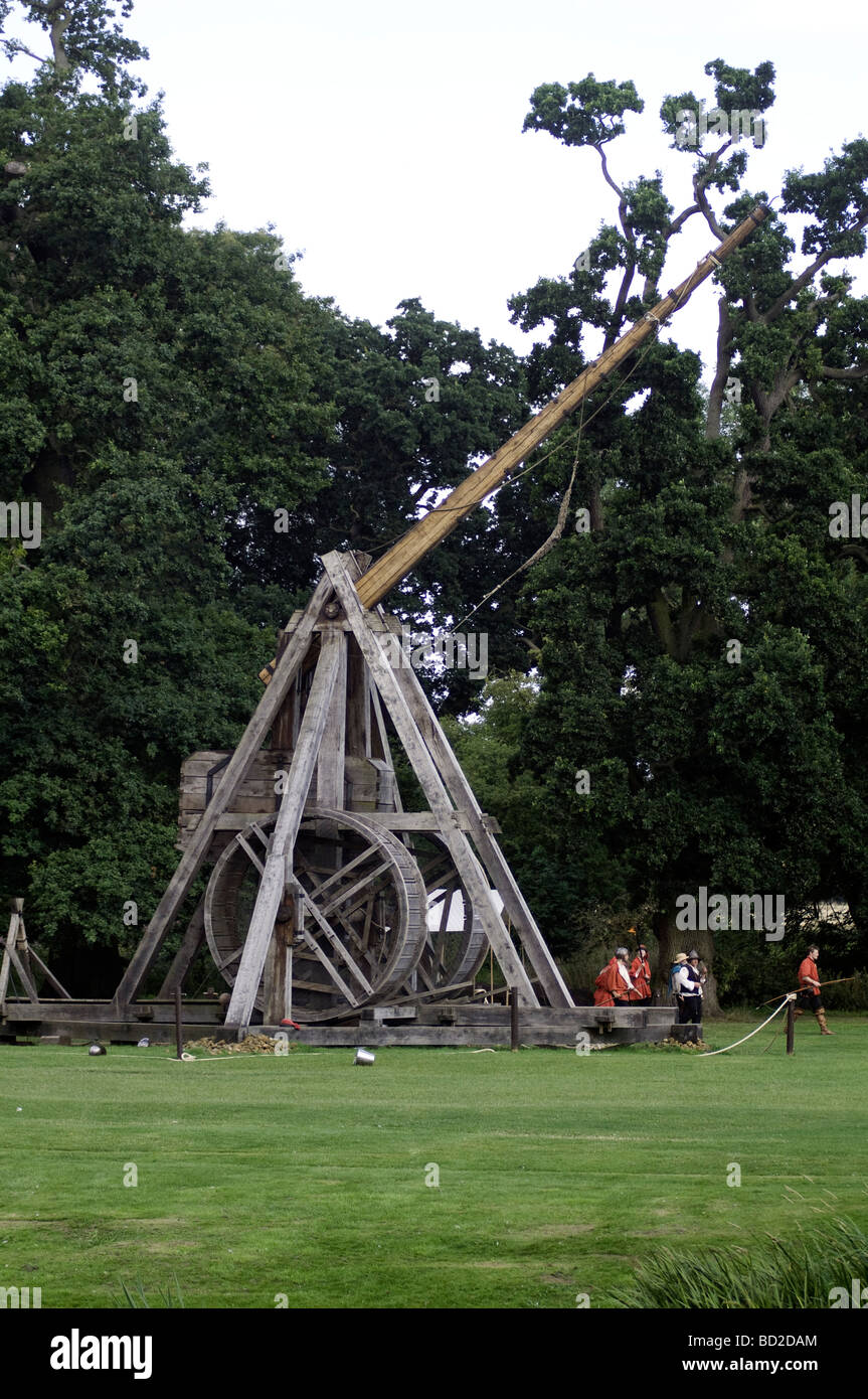 Worlds largest trebuchet warwick castle hi-res stock photography and ...