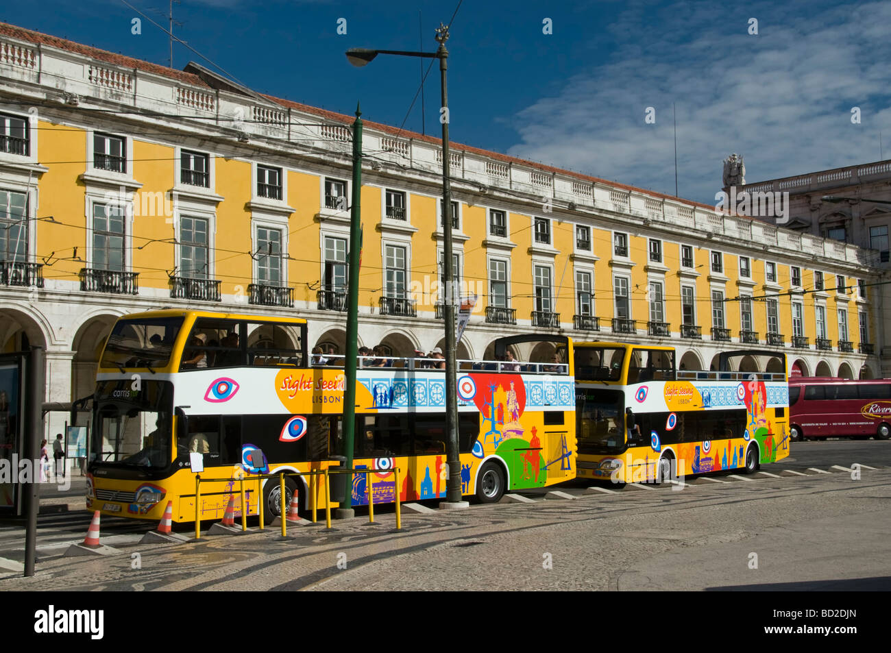 Lisbon sightseeing bus hi-res stock photography and images - Alamy