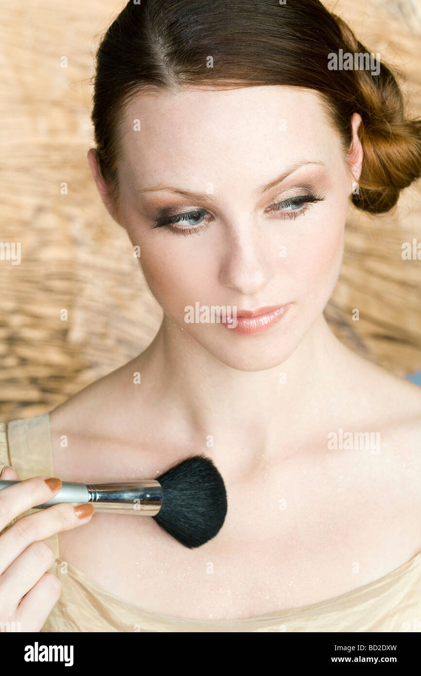 Young woman doing make up Stock Photo - Alamy