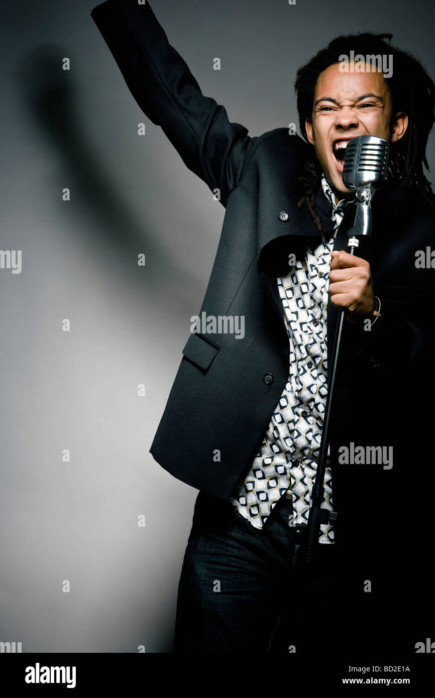 Man shouting mic hi-res stock photography and images - Alamy