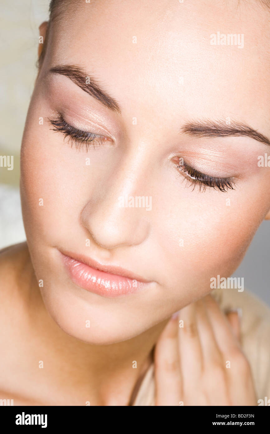 Beauty gold eye shadow hi-res stock photography and images - Alamy