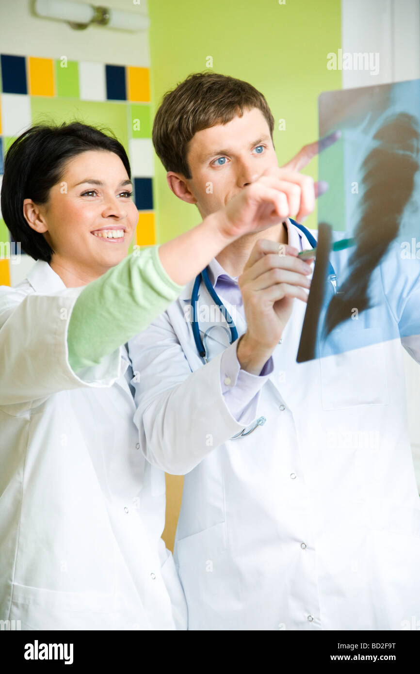 doctors looking at x-ray picture Stock Photo - Alamy