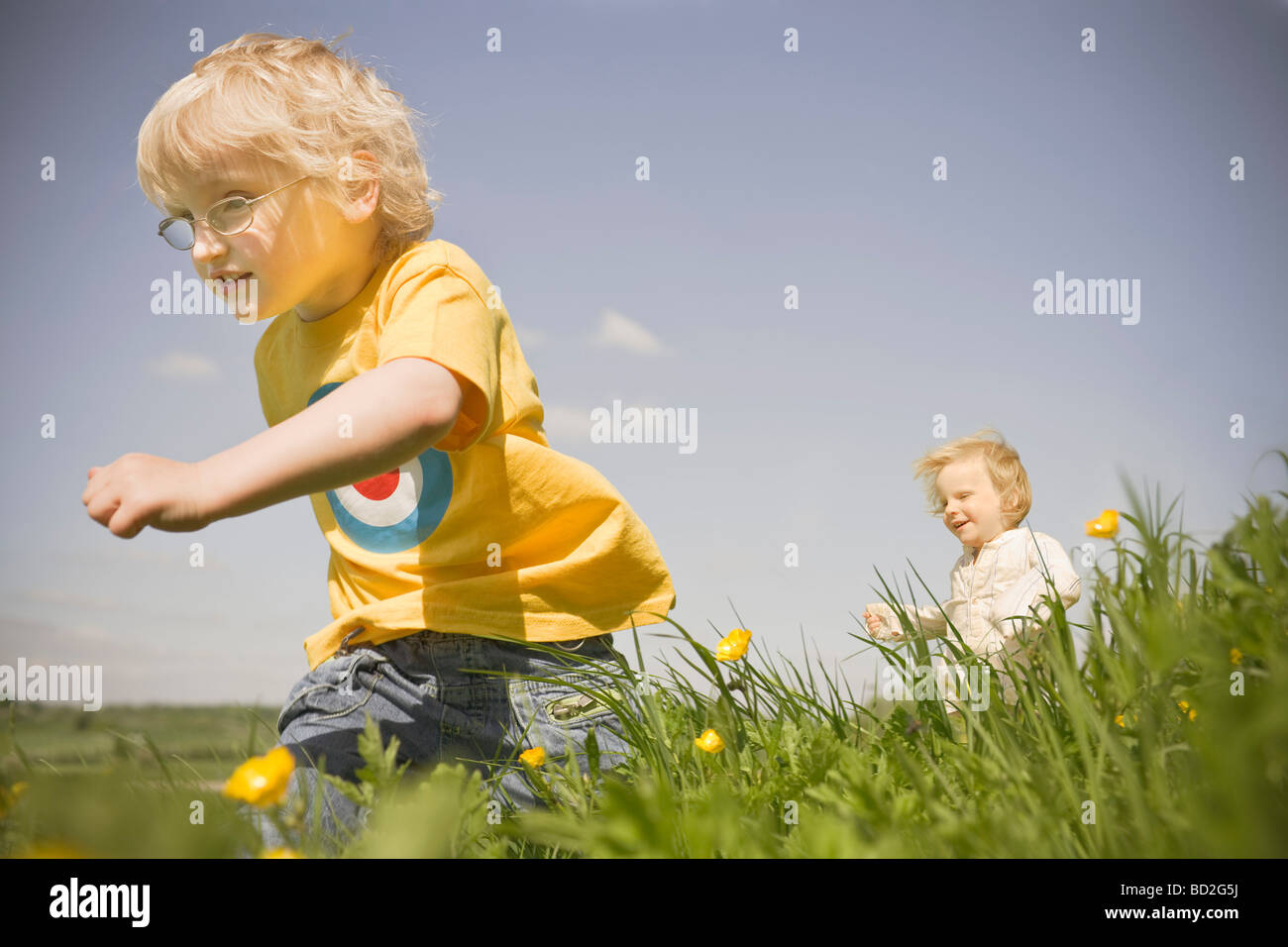 Boys racing each other Stock Photo - Alamy