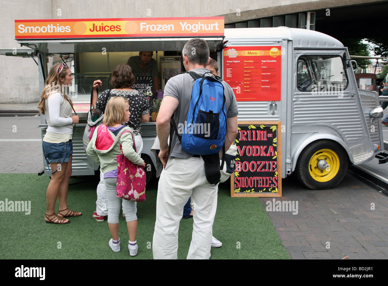 Smoothies van hi-res stock photography and images - Alamy