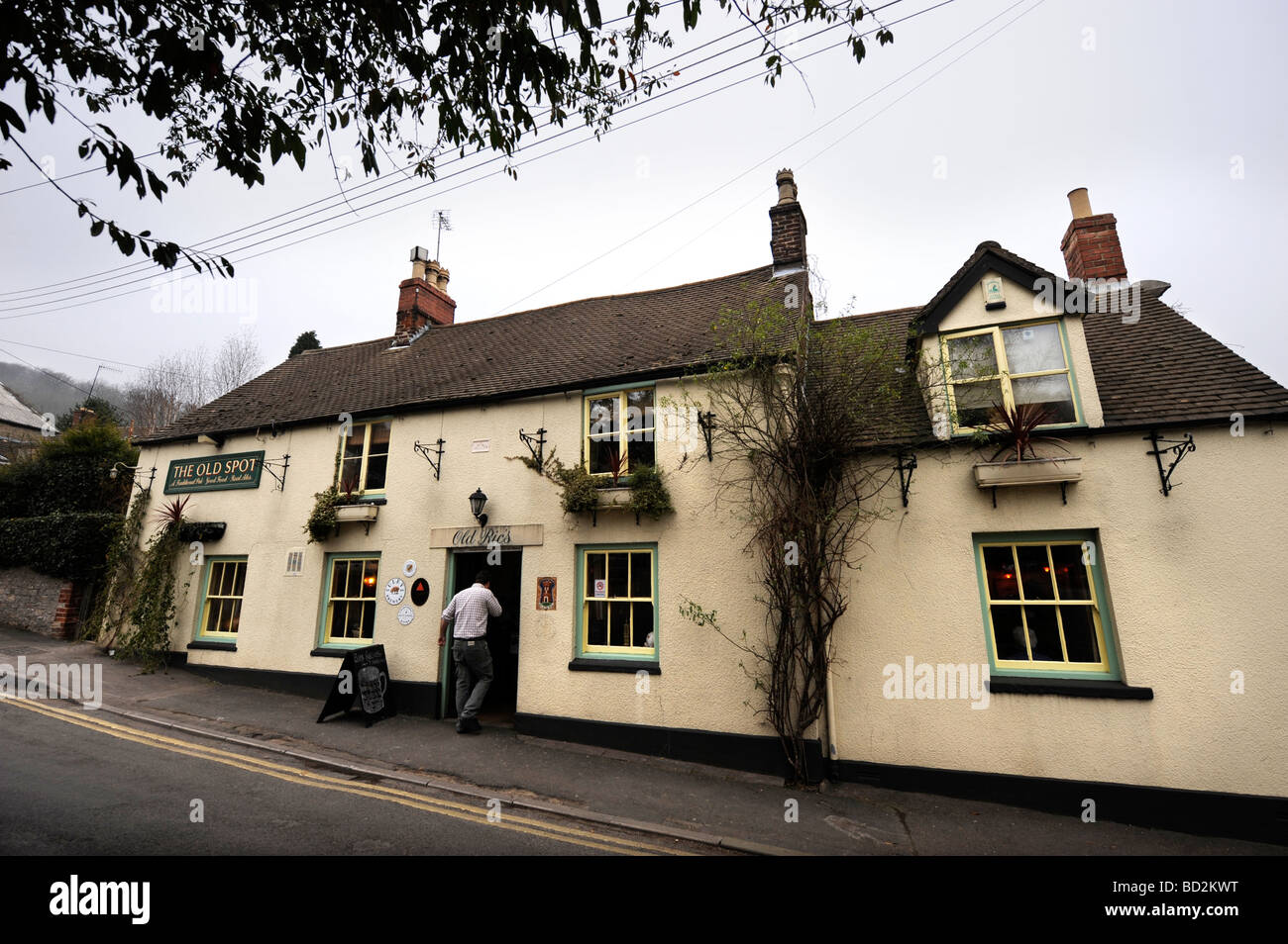 THE OLD SPOT INN A TRADITIONAL PUB IN DURSLEY GLOUCESTERSHIRE ENGLAND ...
