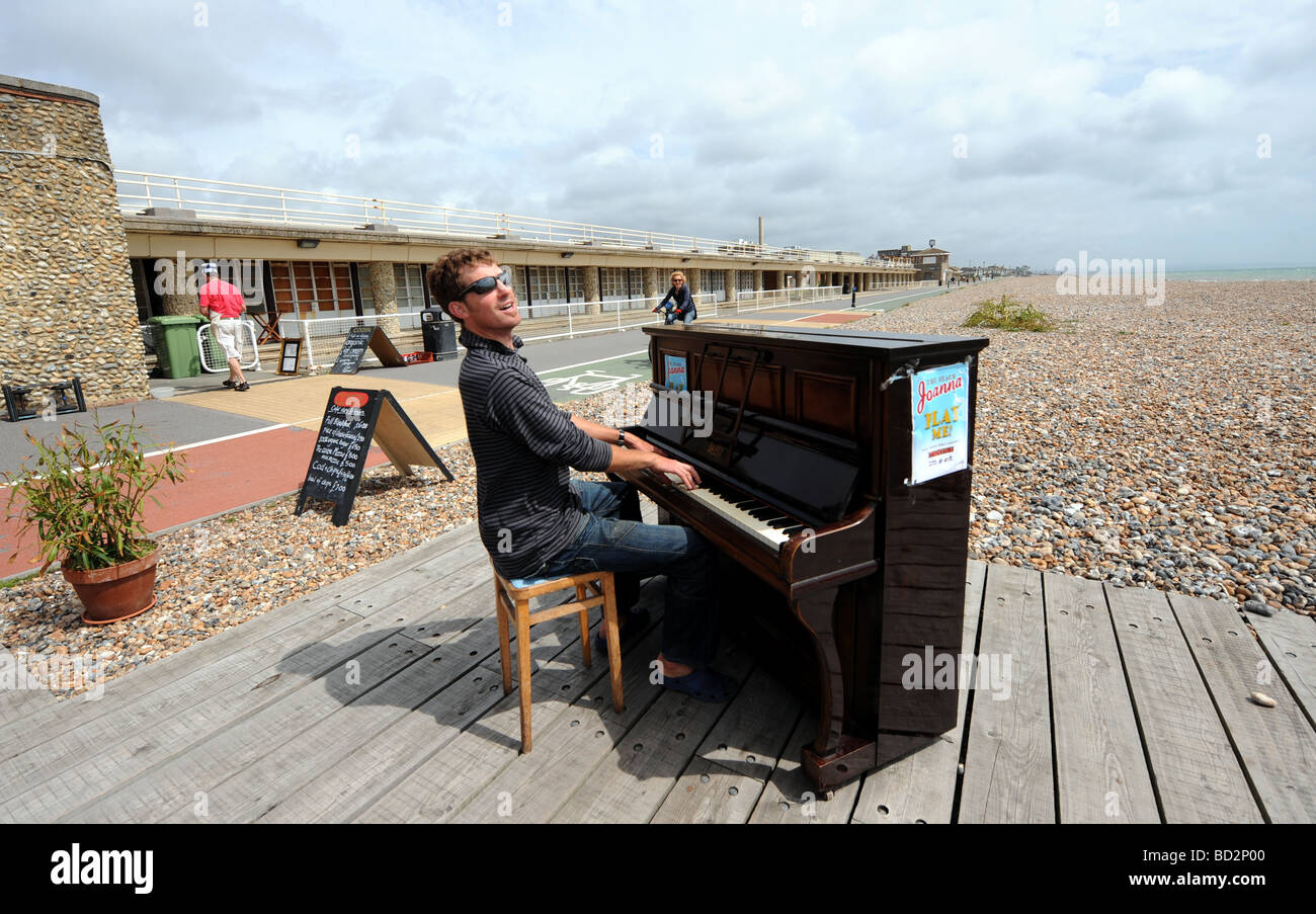 Beach piano hi-res stock photography and images - Alamy